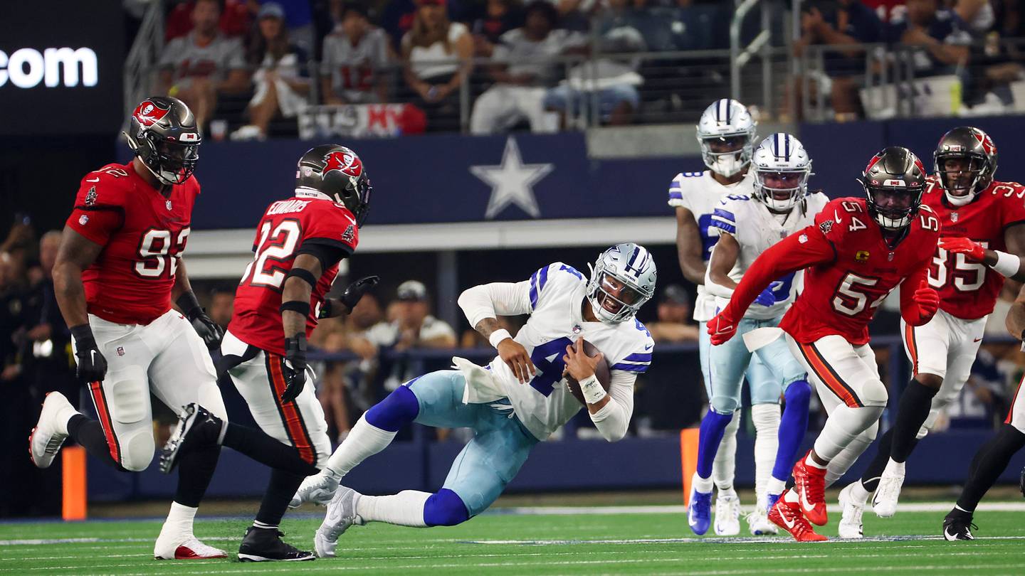 Cowboys WATCH: Dak Prescott Exits Loss to Bucs With Hand Injury; Here's ...