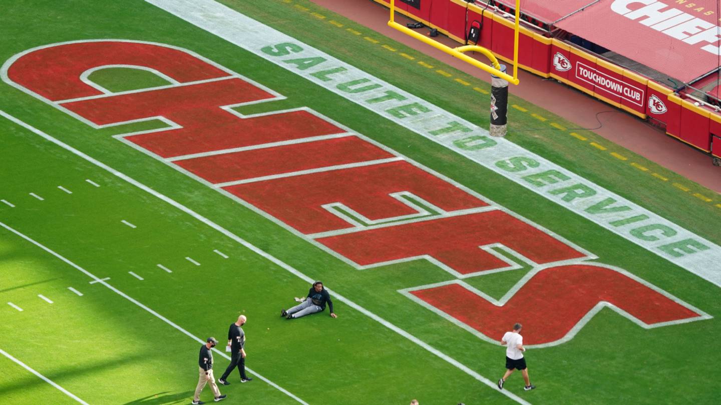 Chiefs Paint Field to Match Original 1972 Design Ahead of ‘Thursday ...