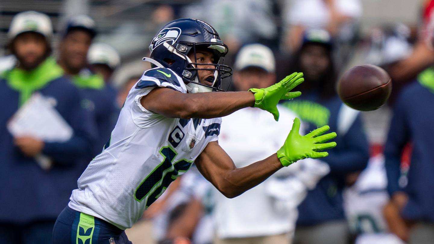 Seahawks Restructure Tyler Lockett Contract, Create Cap Space