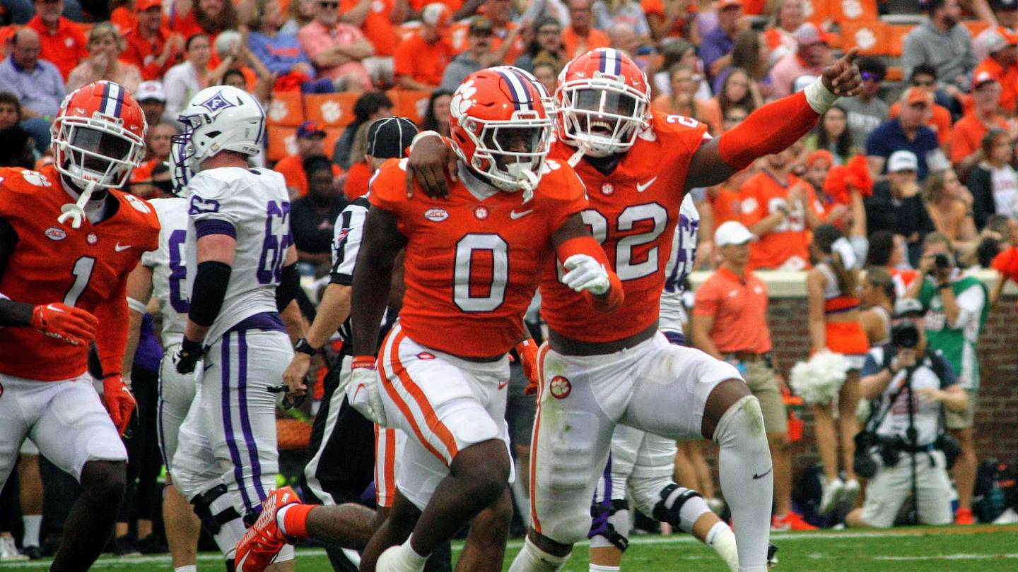 Clemson LB Barrett Carter Makes ESPN Way Too Early 2023 All-American Team