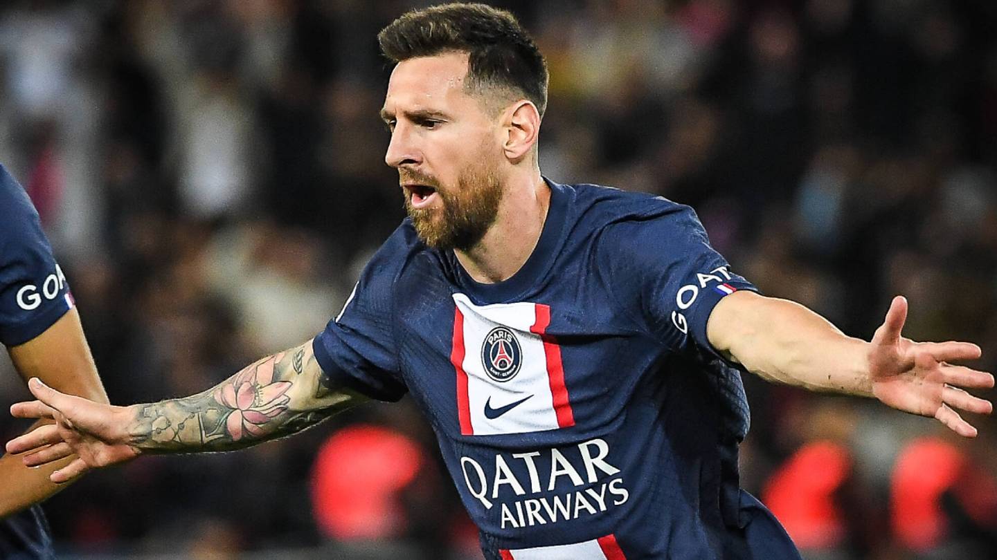 PSG Ad Board Says ‘GOAT’ the Moment Lionel Messi Scores Free Kick