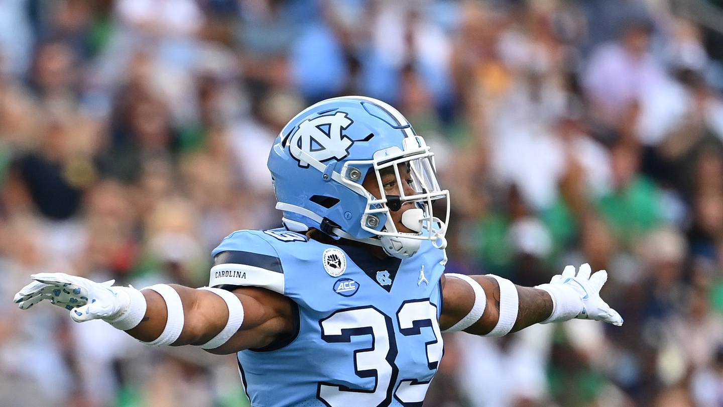 North Carolina LB Cedric Gray continues rise to stardom