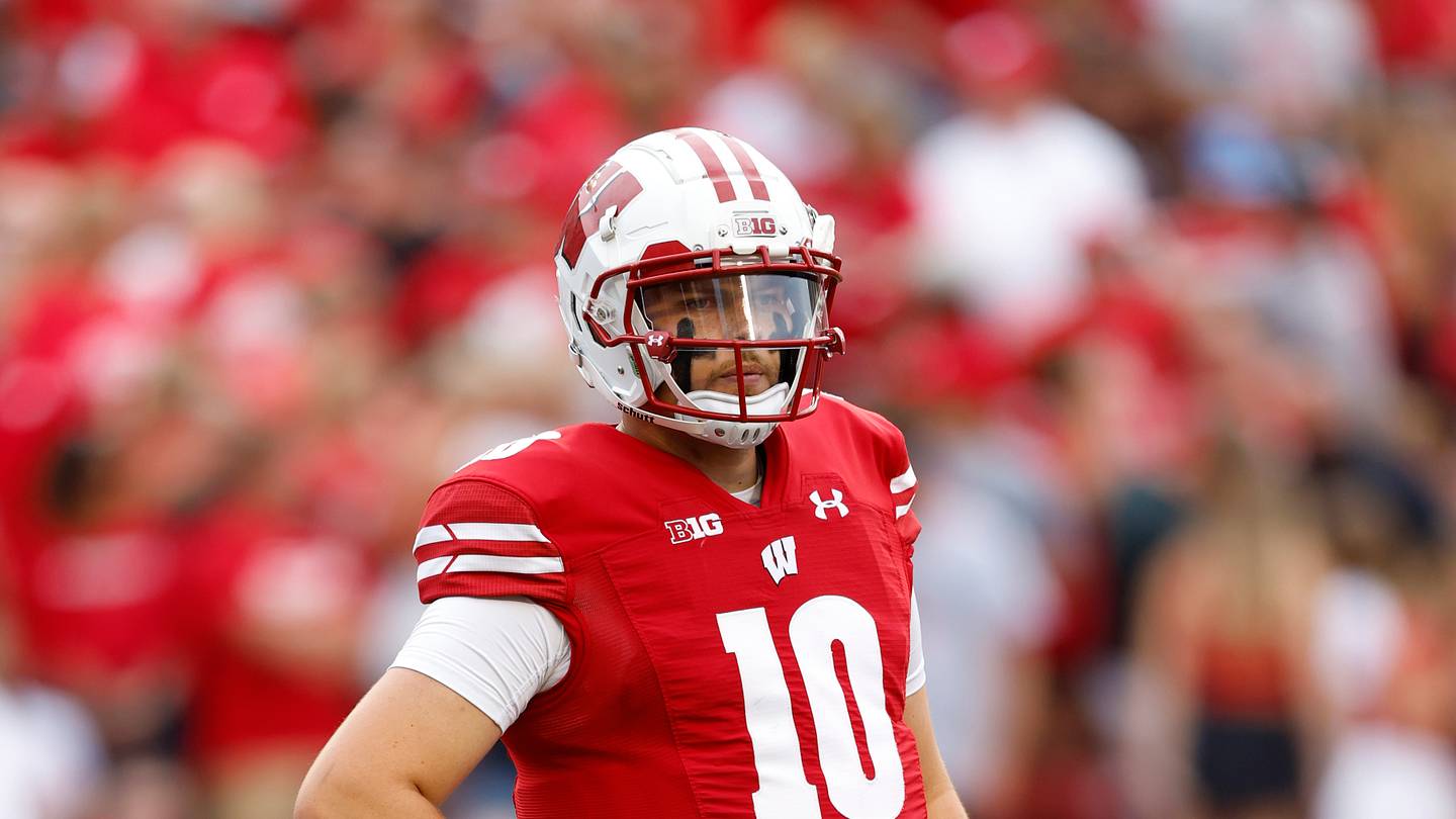 Wisconsin freshman QB Deacon Hill enters the transfer portal