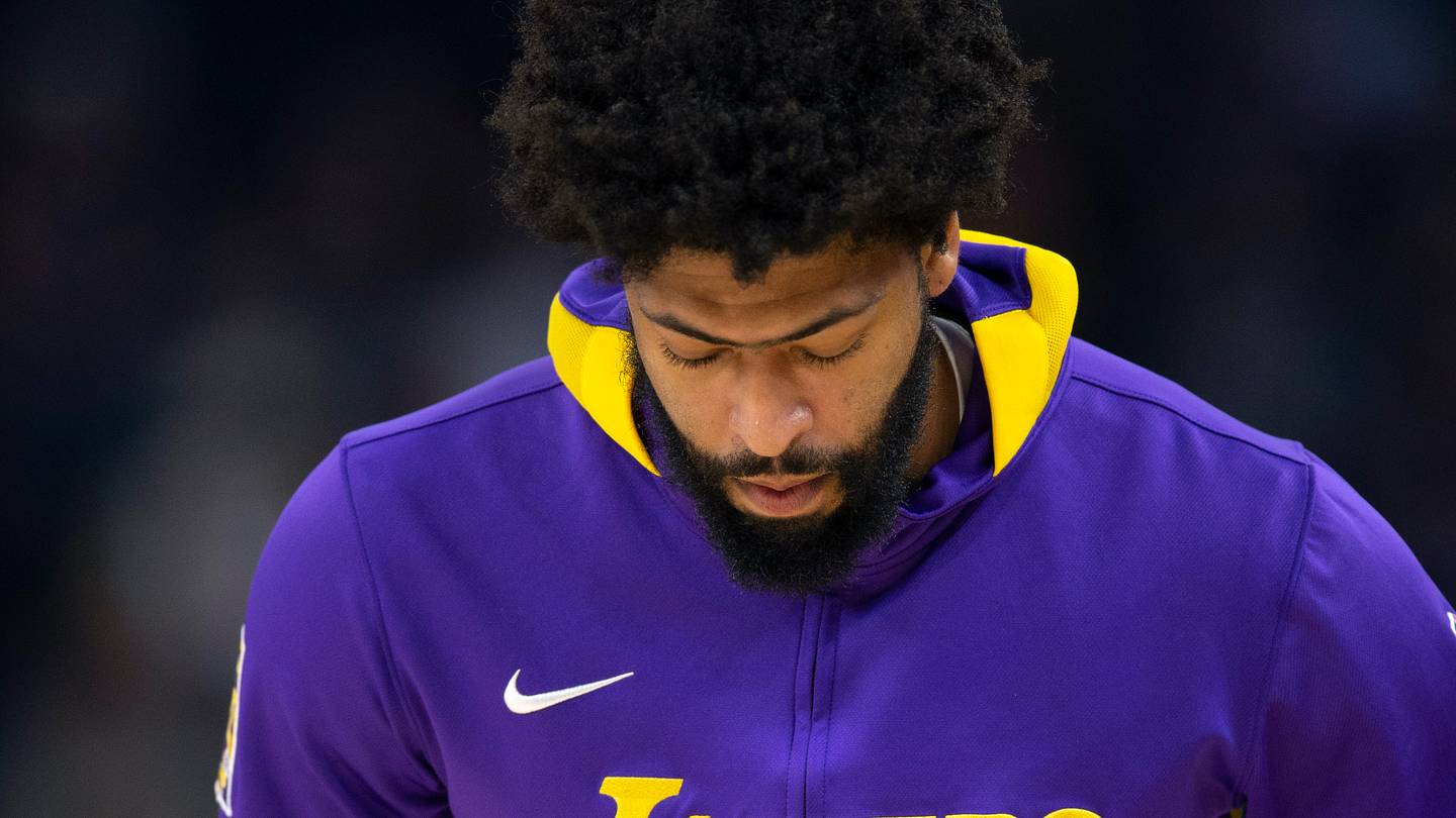 Lakers News: Anthony Davis Labored Through Back Pain For 37 Minutes In ...