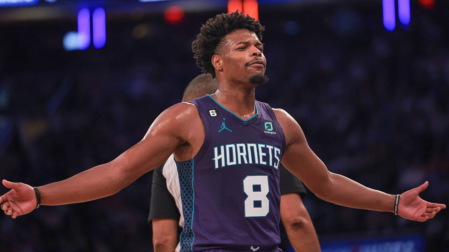 Hornets’ Dennis Smith Jr. Says He Contemplated Switch to NFL