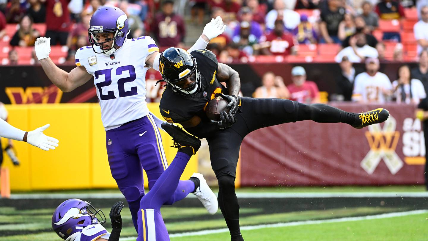 Watch: Ref Runs Into Vikings' Cam Bynum on Curtis Samuel's Long TD Catch