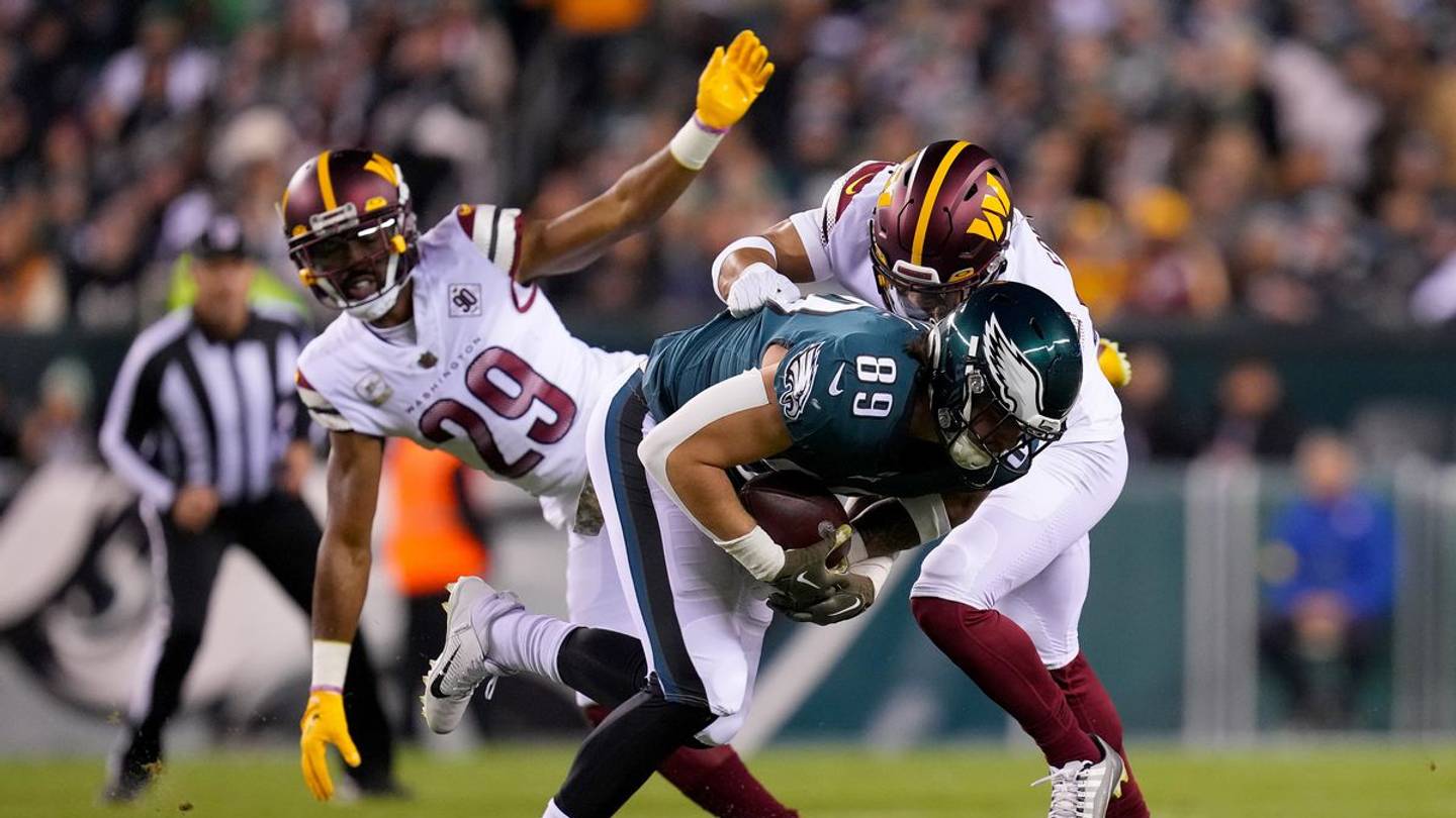 Commanders Defense Stars in Key Moments of Upset Win vs. Eagles