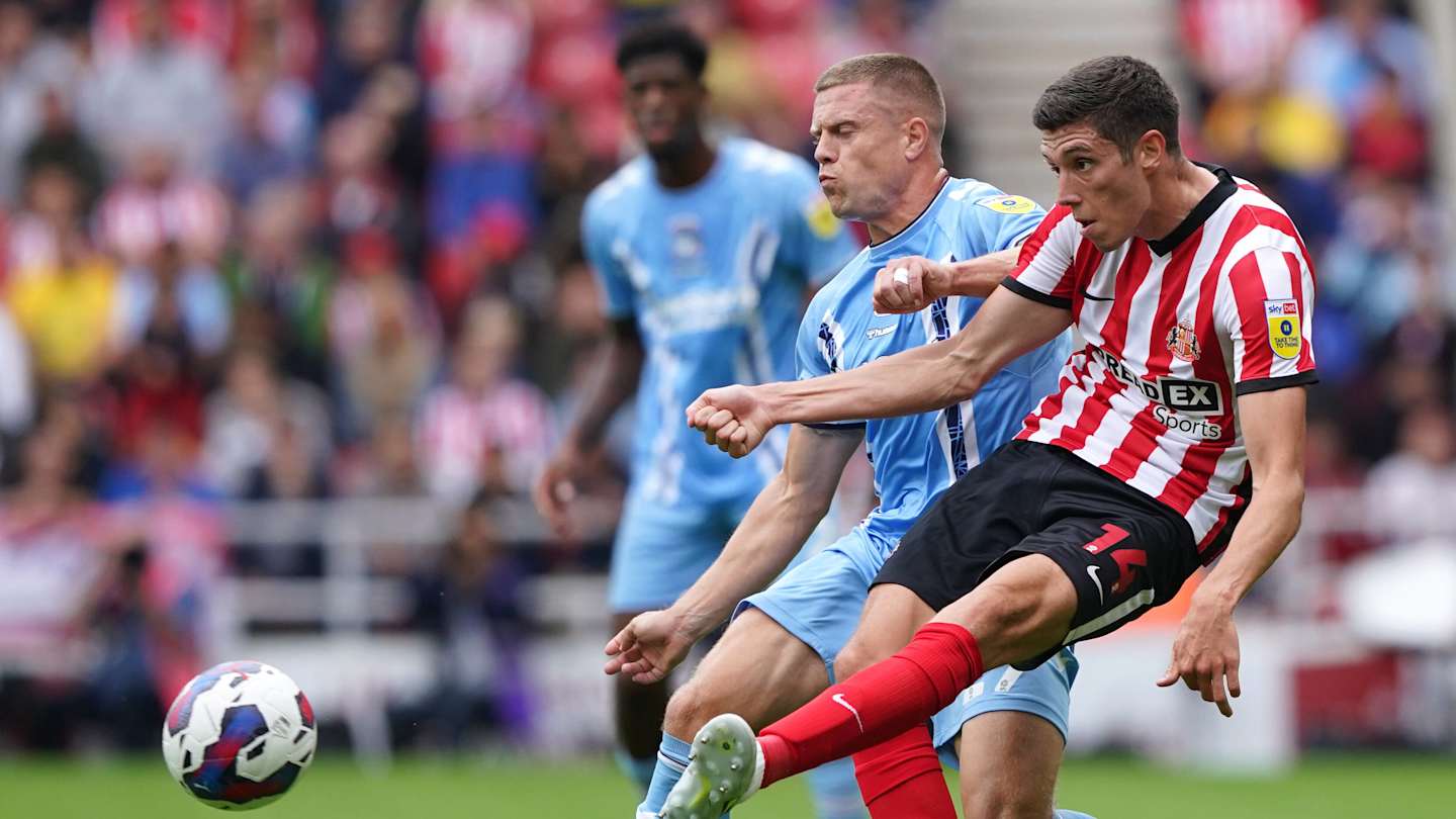 Ross Stewart on Sunderland contract talks: 'It's background stuff and ...