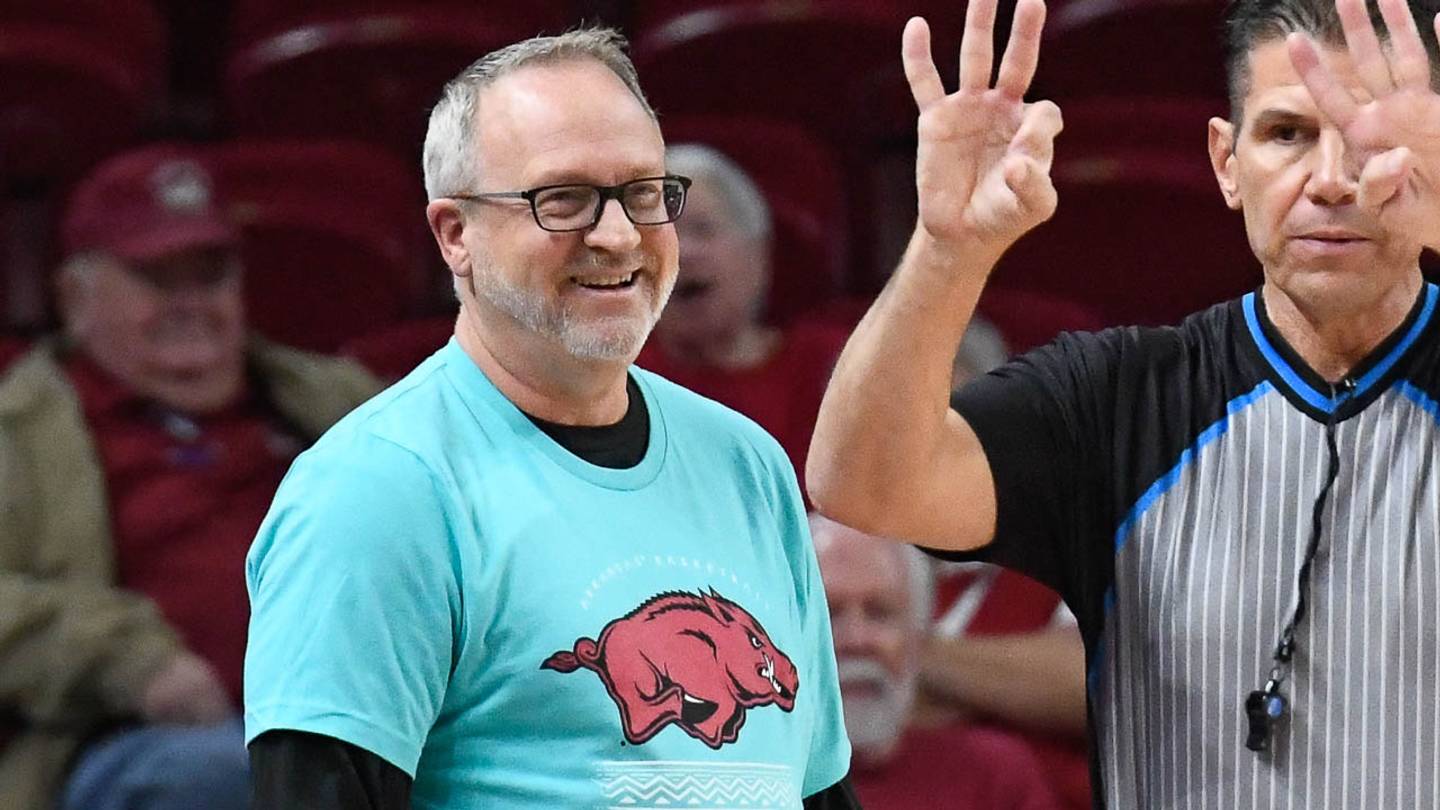 Razorbacks Cruise Past Kent State Behind Big Scoring Nights