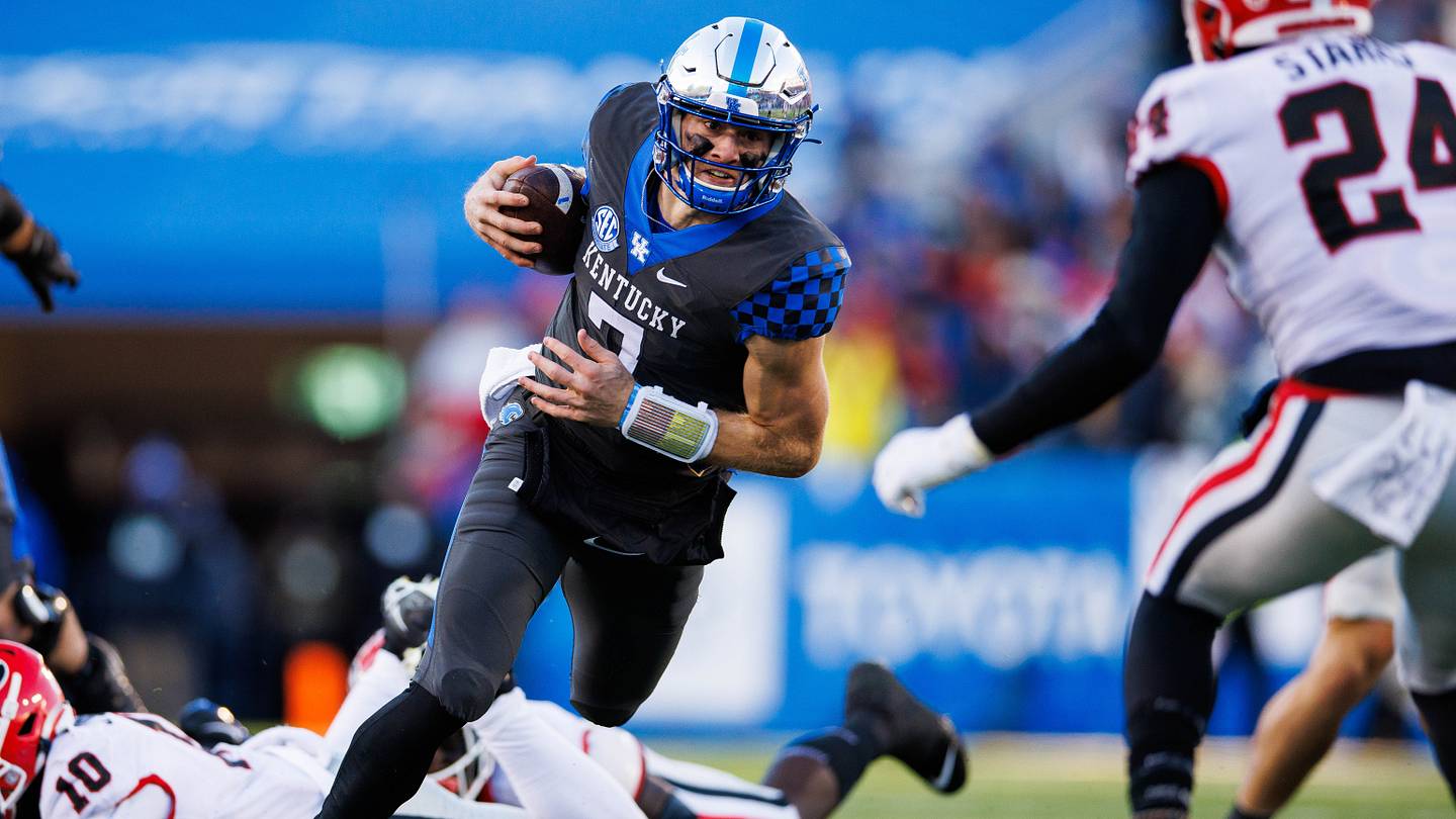 Stout Defense, Sputtering Offense Steer Kentucky to 16-6 Loss to No. 1 ...