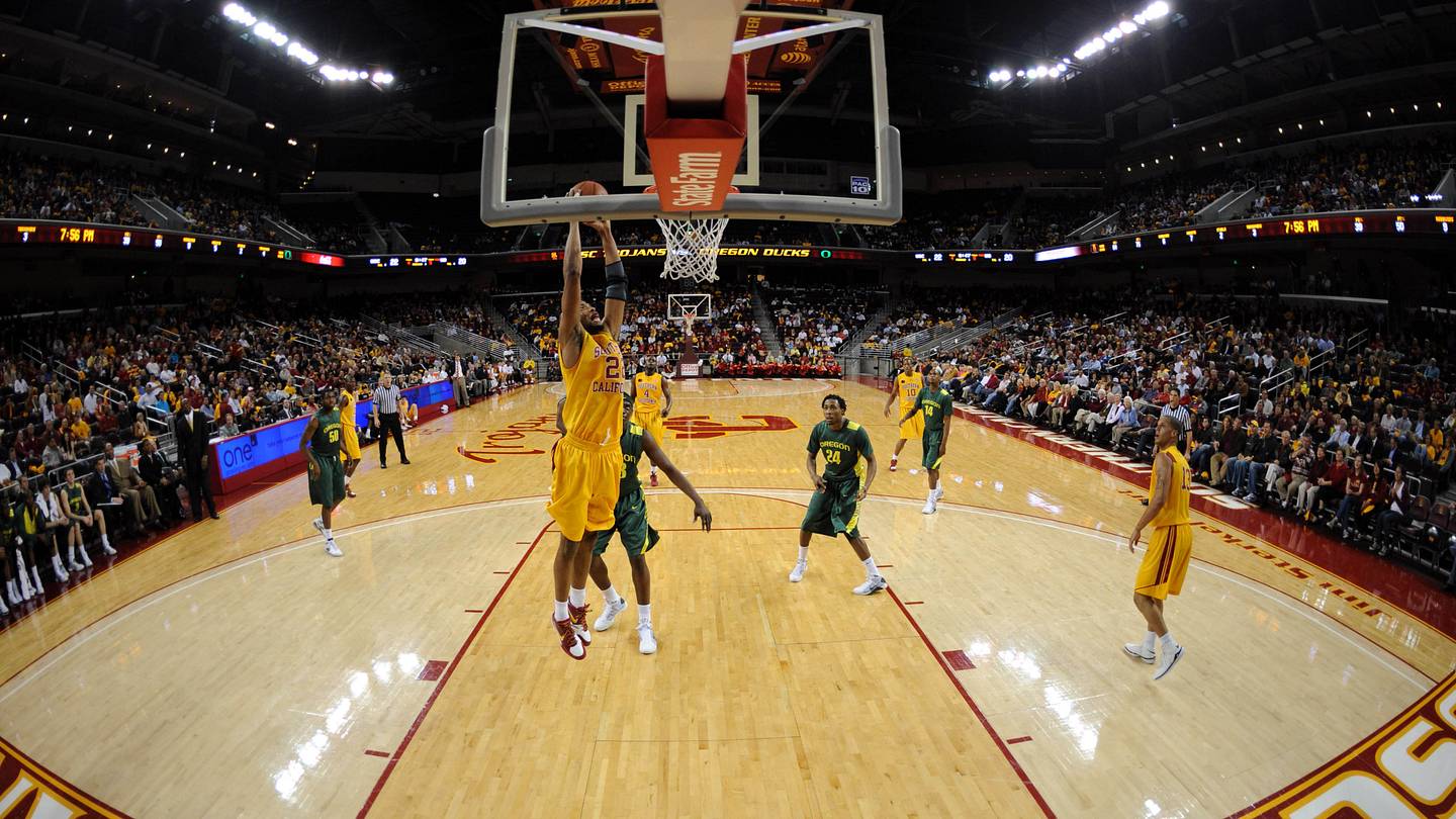USC Basketball: Trojans Legend Gets Standing Ovation In Latest NBA Comeback