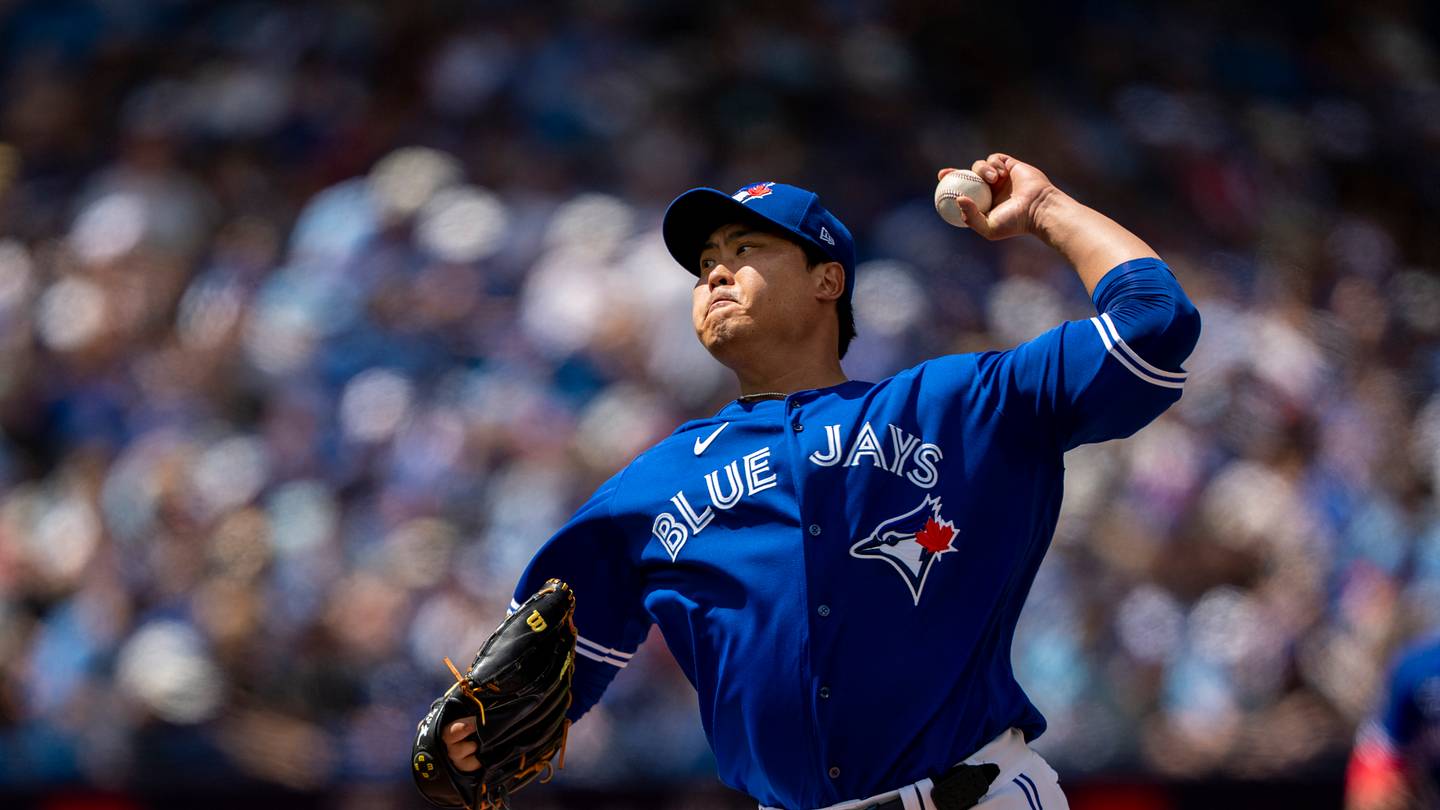 San Diego Padres Tied to Veteran Free Agent Starting Pitcher Hyun Jin Ryu