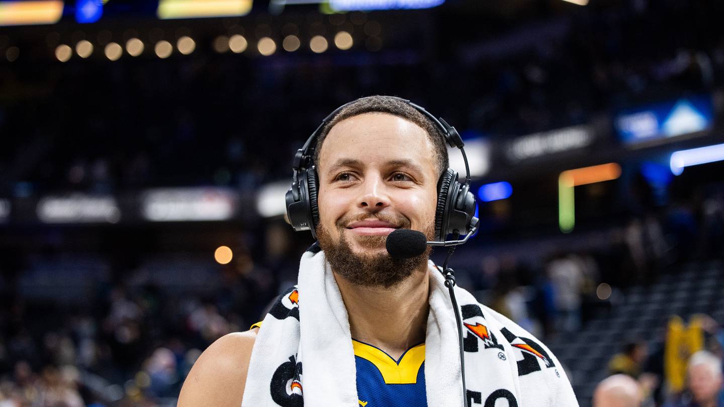 Steph Curry Reacts to Defeating Sabrina Ionescu in Three-Point Contest