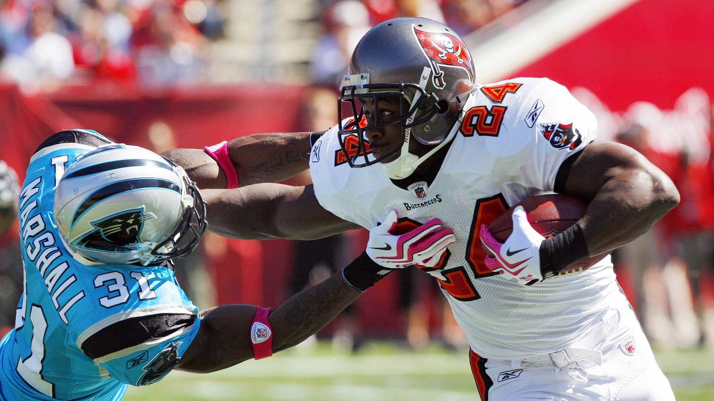 Raiders Add Carnell 'Cadillac' Williams as RBs coach