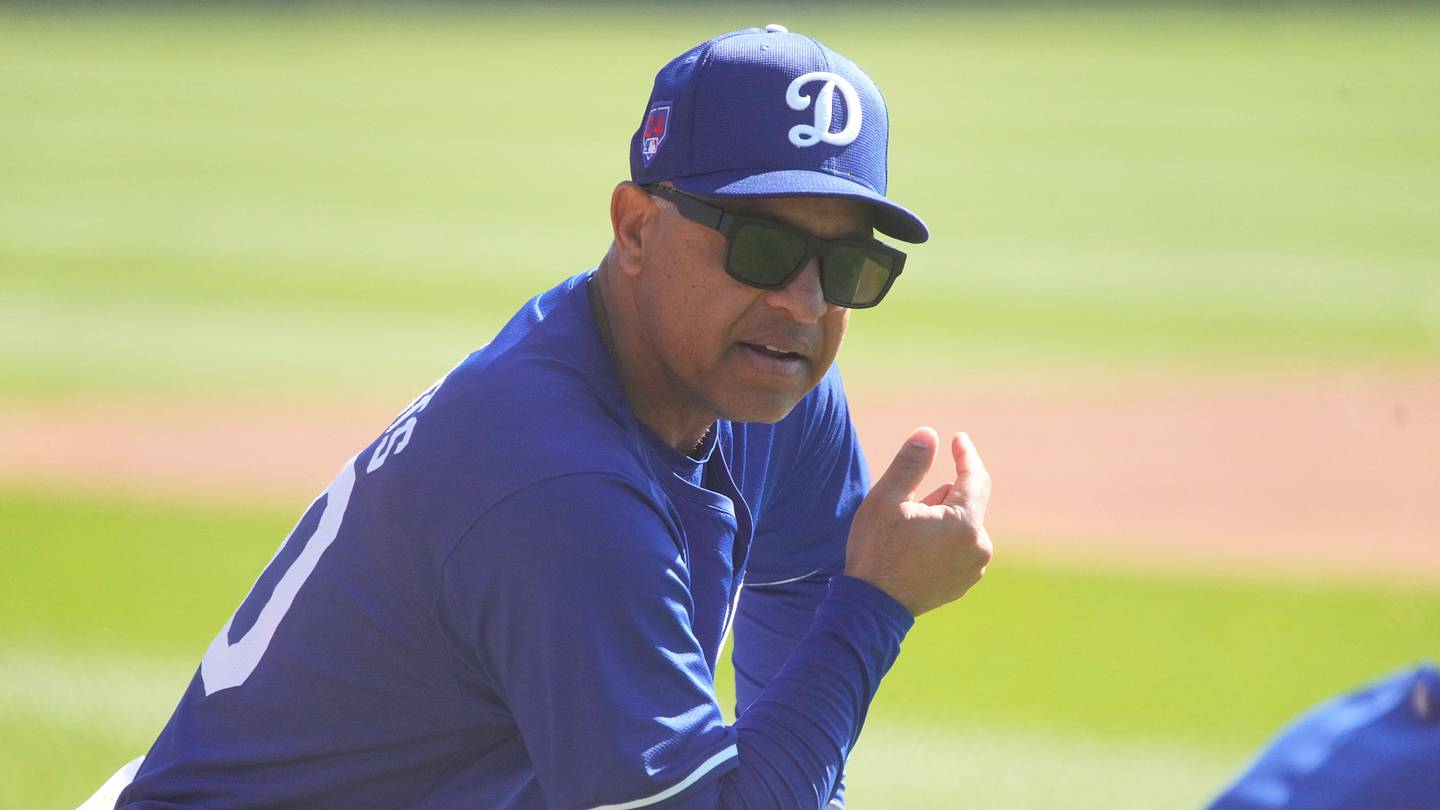 Los Angeles Dodgers Manager Dave Roberts Goes Viral For Breakdancing at ...
