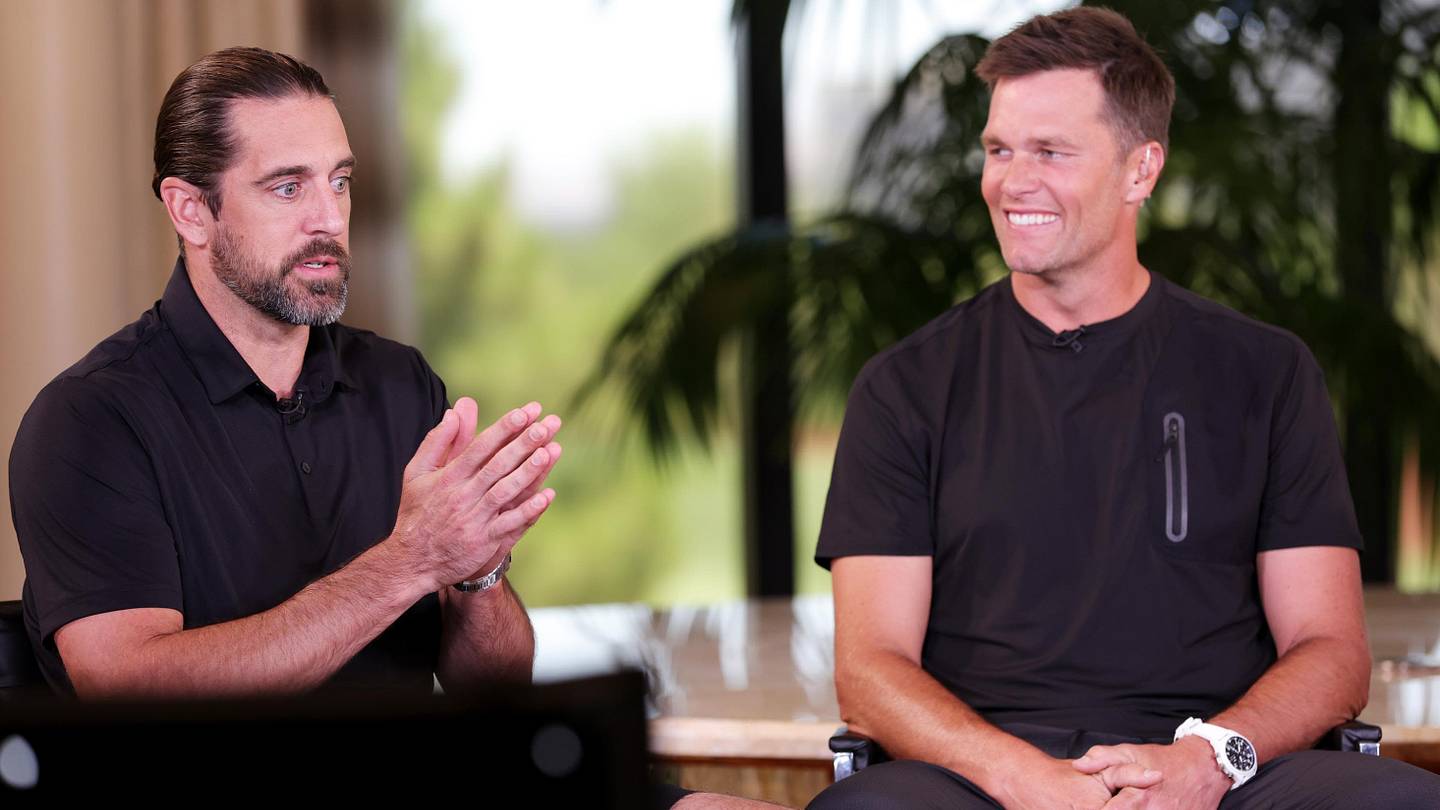 'Flush The B.S?' Hypocritical Aaron Rodgers' Political Distraction ...