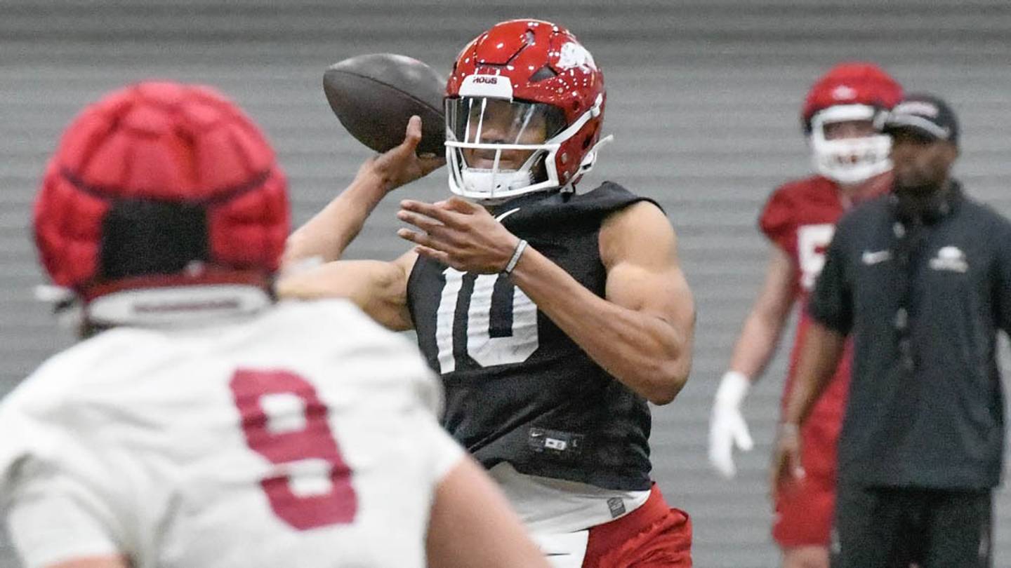 Pittman: Hogs Picking Up Petrino's Offense 'Seems Pretty Good'