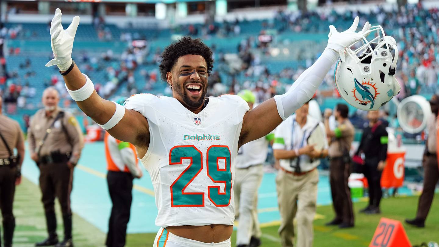 Report: Broncos Sign Ex-Dolphins S Brandon Jones to $20M Deal