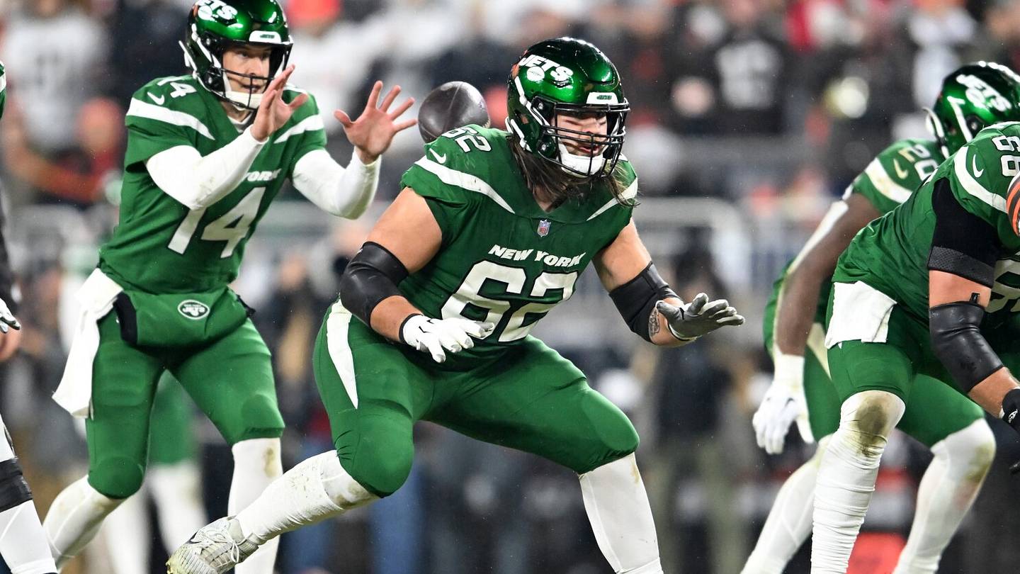 Jets Re-Sign Offensive Lineman Jake Hanson