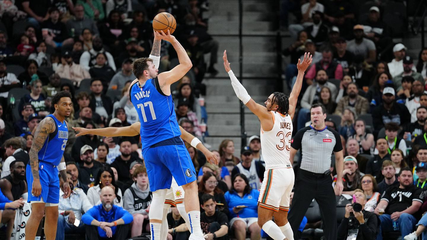 Mavs Overcome Luka Doncic's Poor Shooting Night in 'Ugly' Win Over Spurs