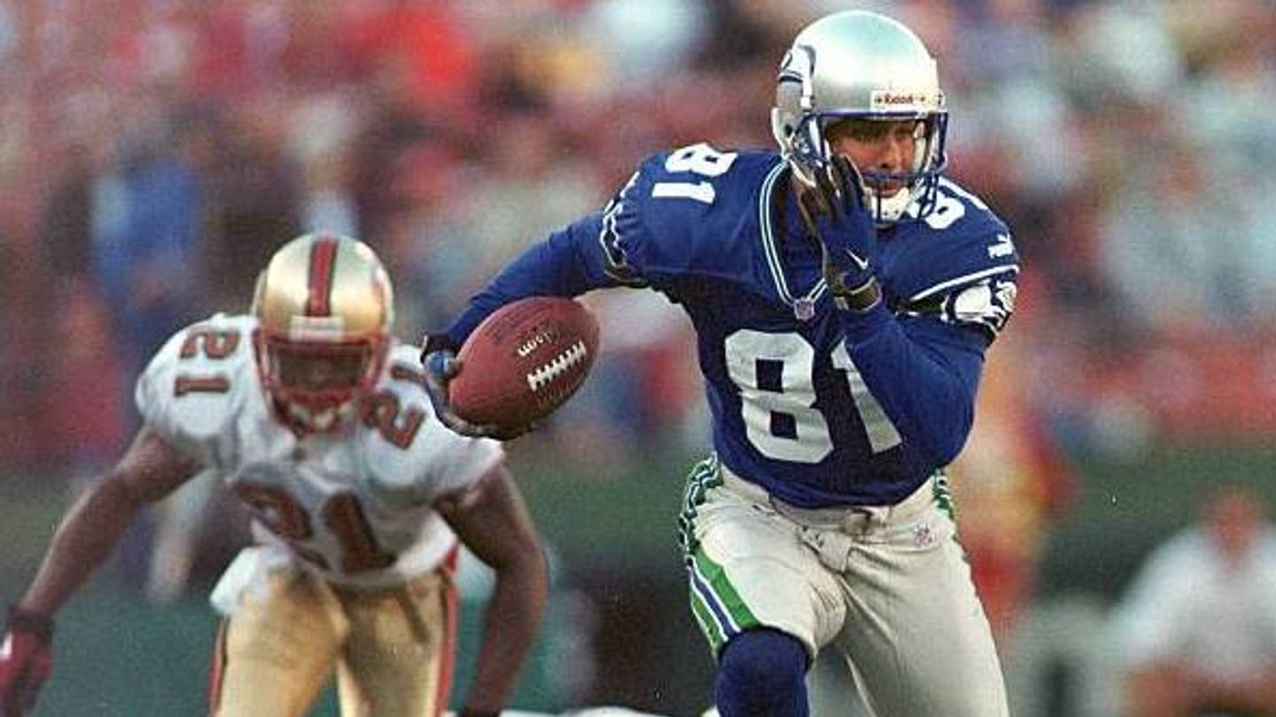 Seattle Seahawks To Bring Back Throwback Uniforms vs. Dallas Cowboys In ...