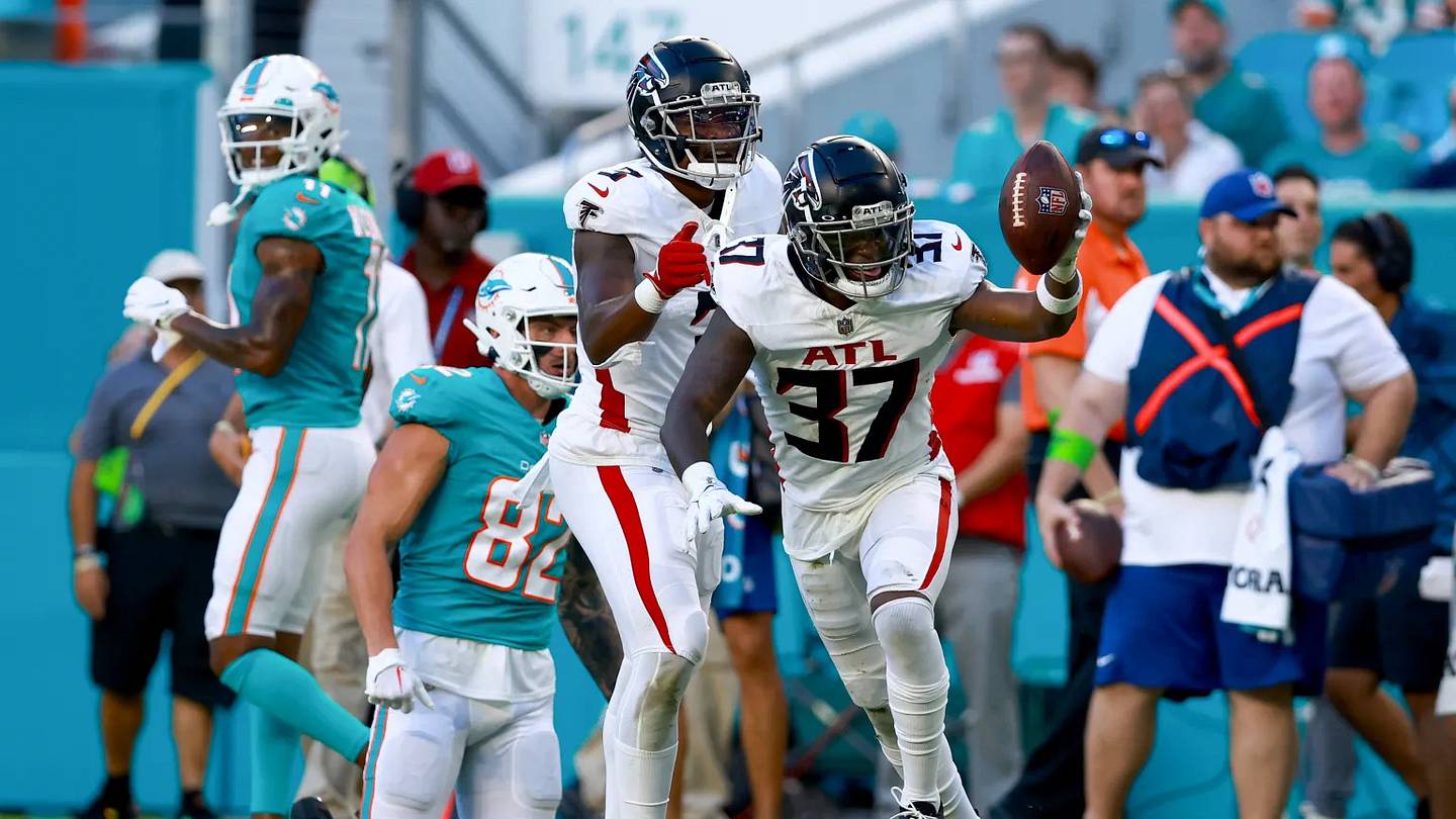 Falcons Rookie DeMarcco Hellams Stars, Makes Roster Claim vs. Steelers