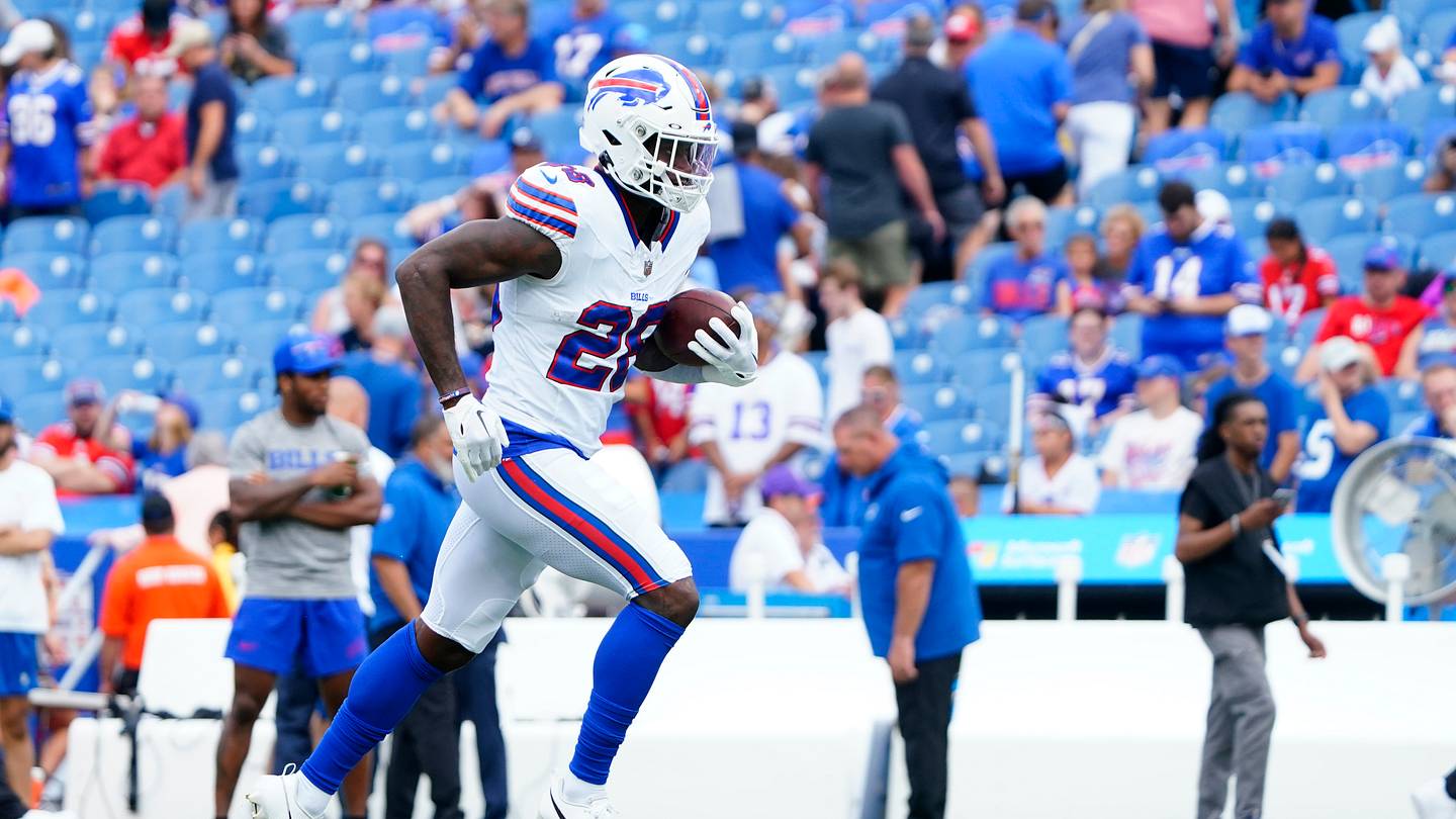 Bills RB Latavius Murray Reveals How He Found 'A Family' in Buffalo