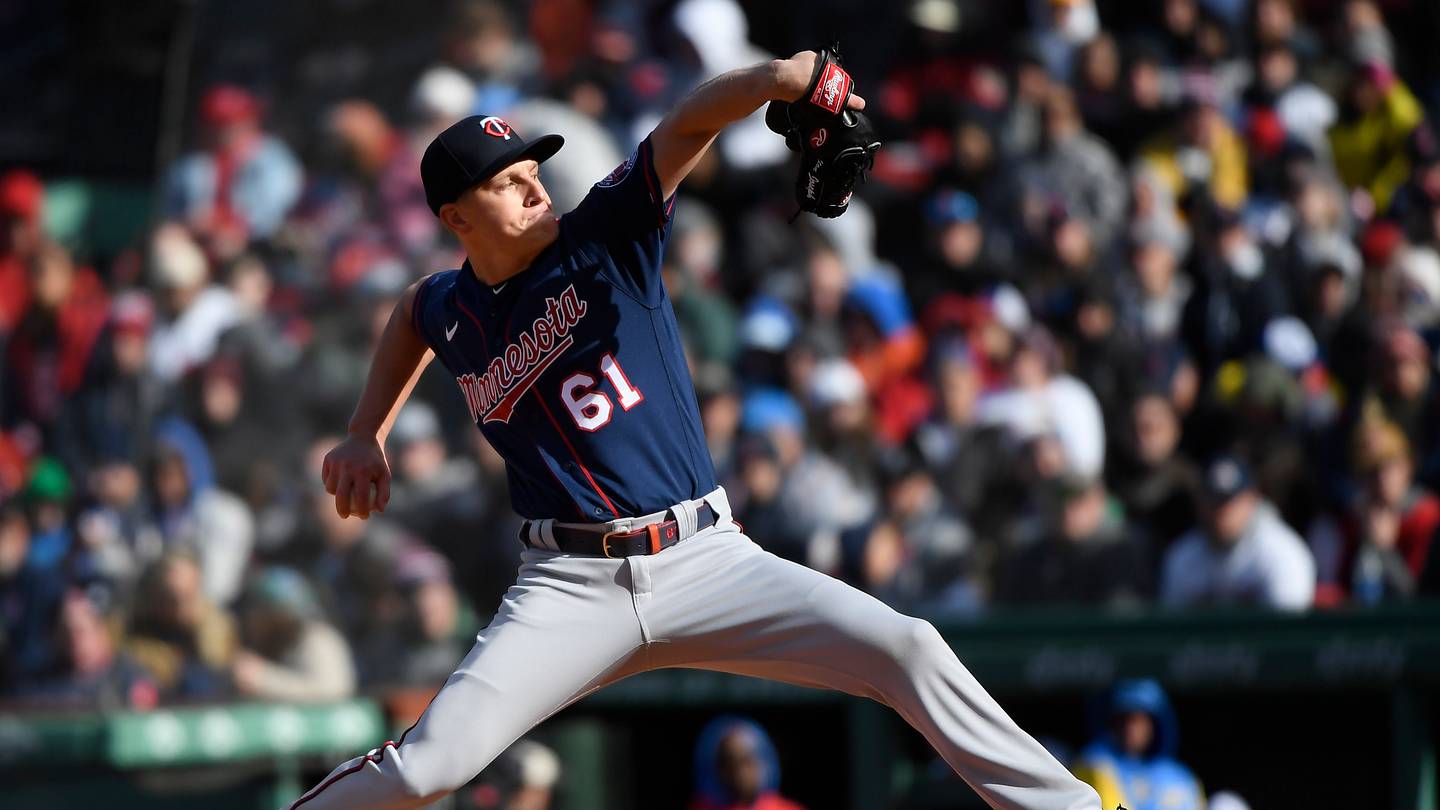 SF Giants sign former Twins reliever to minor league contract