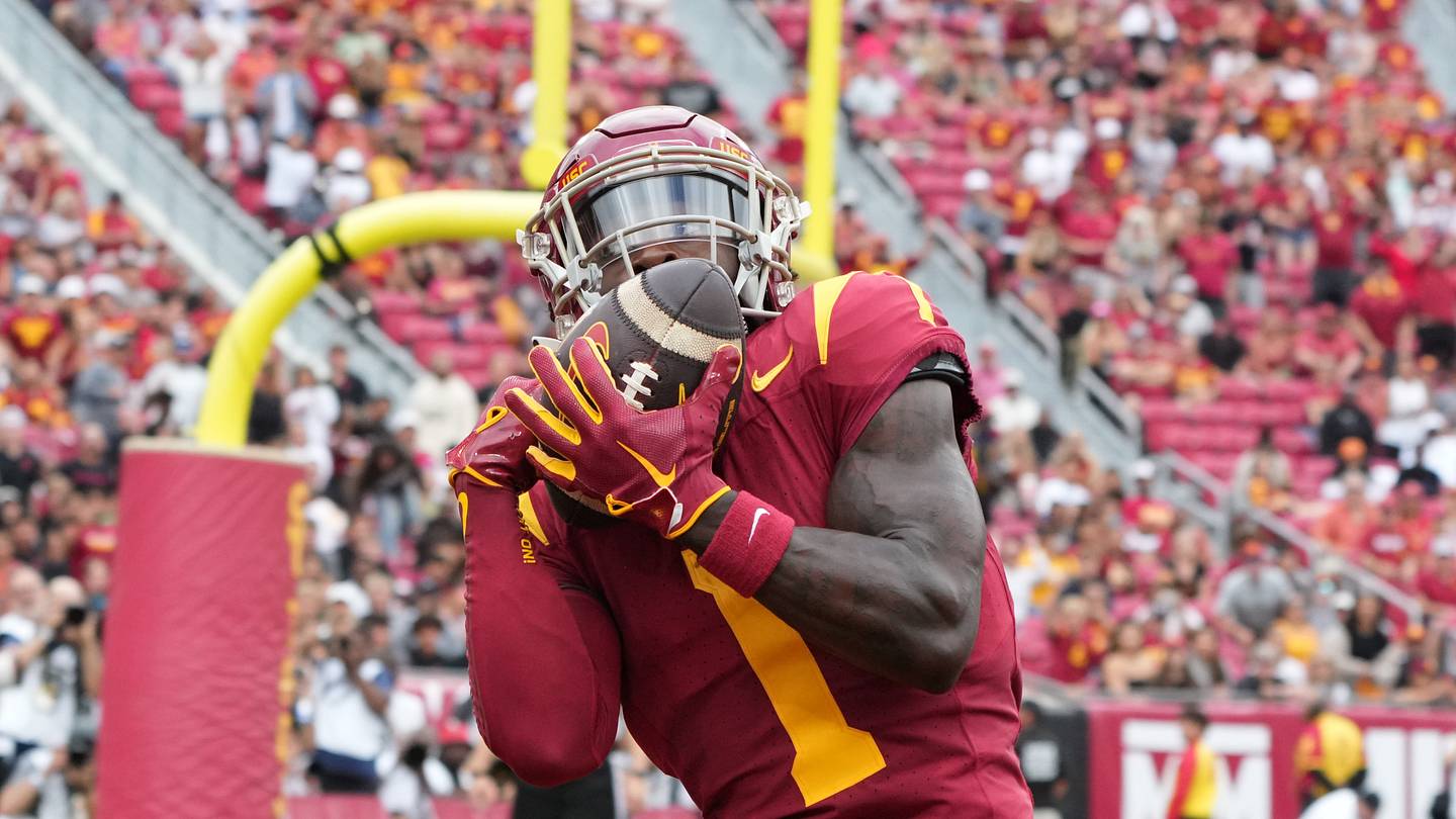 USC Football: How Fans Feel About Freshman WR After First Game
