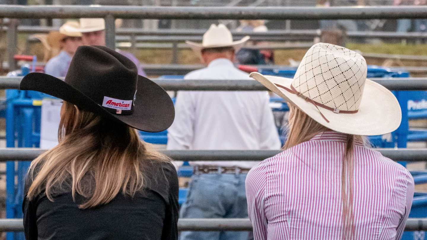 Who are Pendleton's Top-12 Barrel Racers Following Wednesday's Performance?