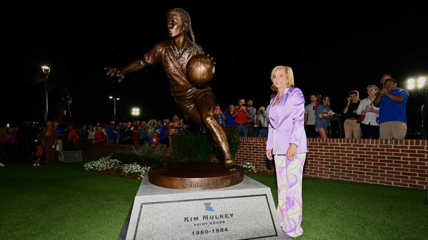 LSU WBB: Louisiana Tech Unveils Kim Mulkey Statue