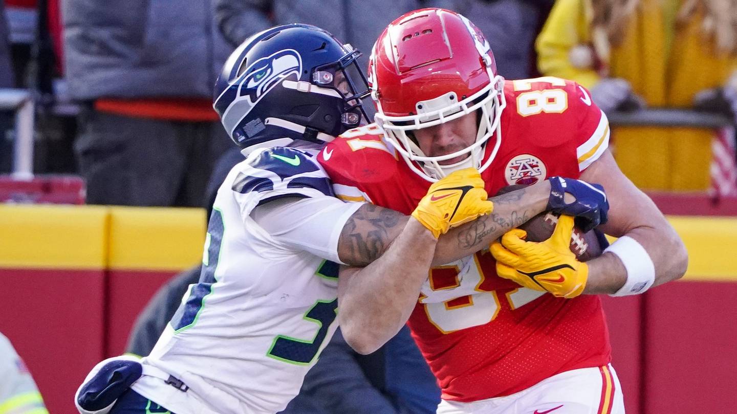 Seahawks Elevate LB Jon Rhattigan, S Teez Tabor to Face Panthers