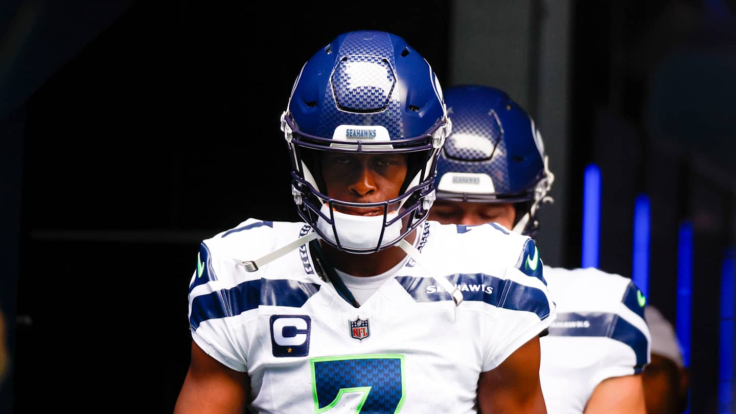 Seattle Seahawks QB Geno Smith Questionable, But Expected to Play vs ...