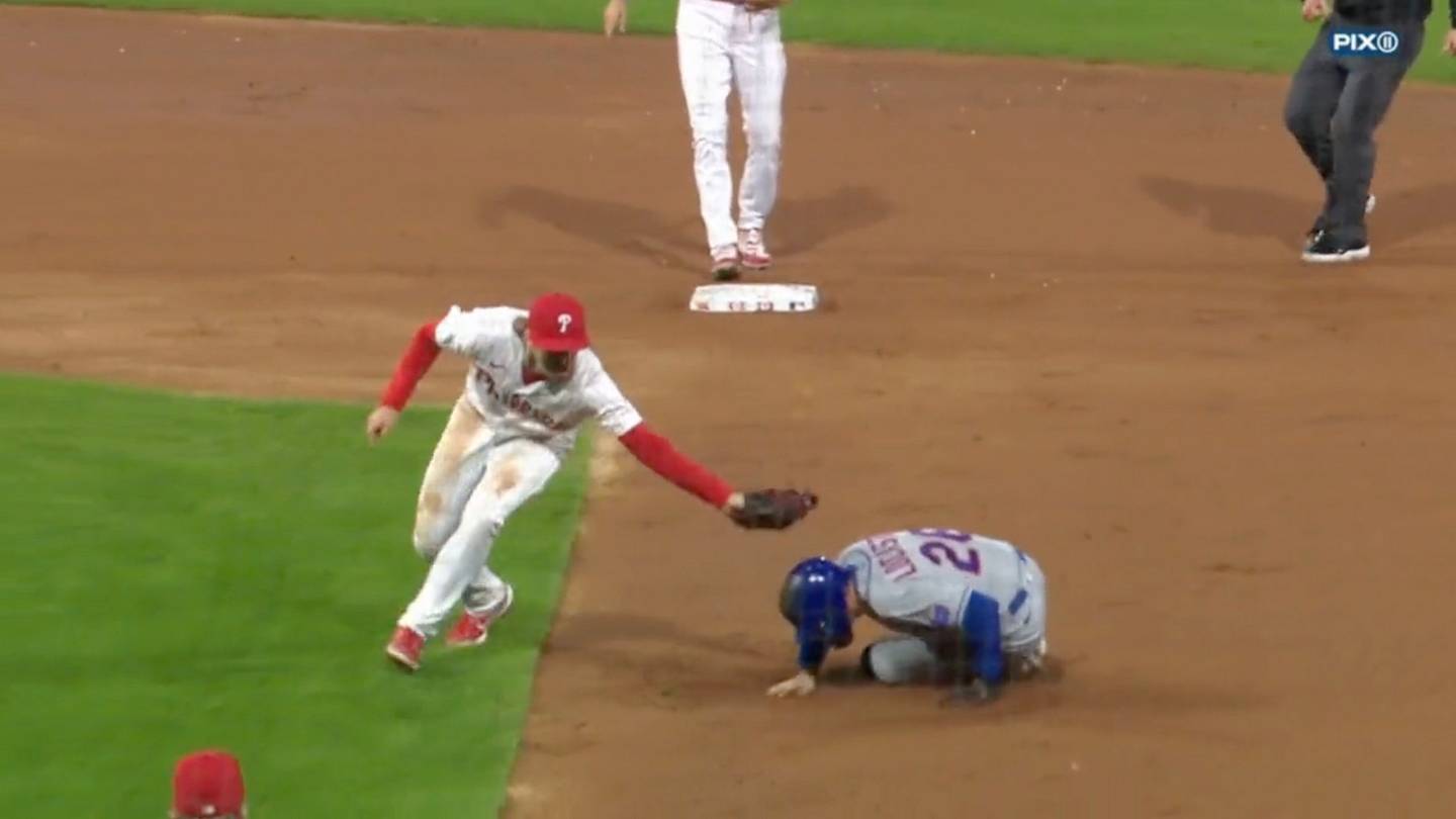 Mets’ Tim Locastro Avoided a Sure Out With a Genius Slide