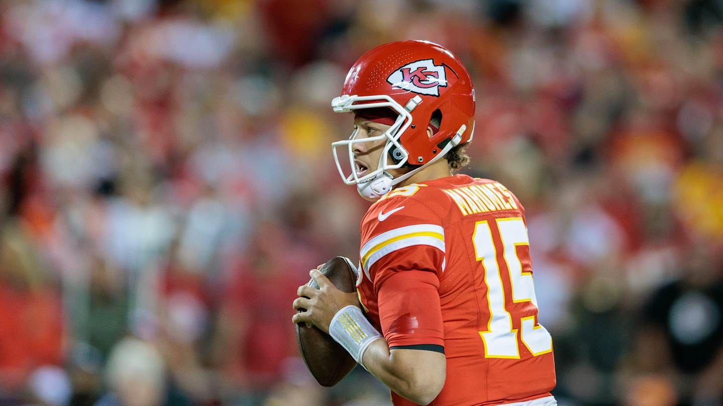 Patrick Mahomes Threw One of the Ugliest INTs of His Career, and Fans ...