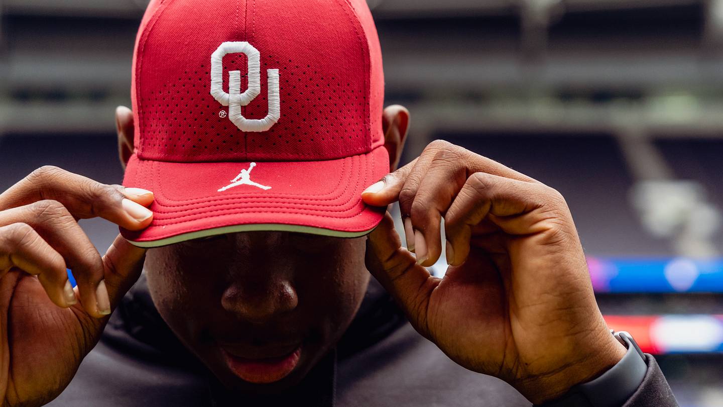 Why Oklahoma OL Daniel Akinkunmi Says Bill Bedenbaugh Has No Plans to ...
