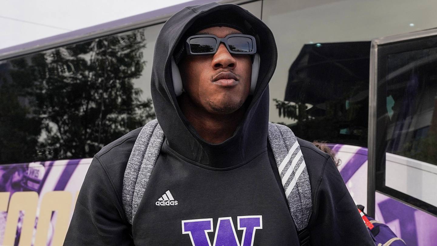 Replay UW's 36-33 Win Over Oregon Through Skylar Lin's Lens