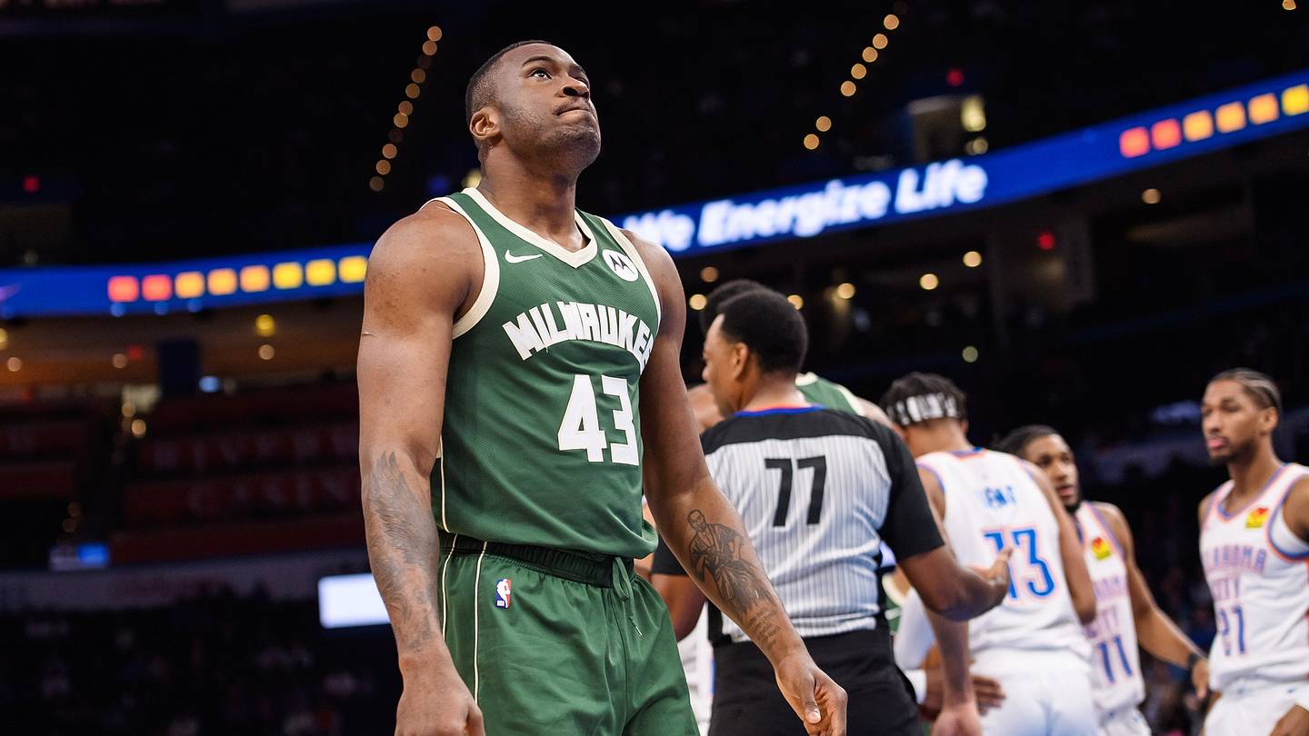 The slow-starting Milwaukee Bucks lose to the Oklahoma City Thunder
