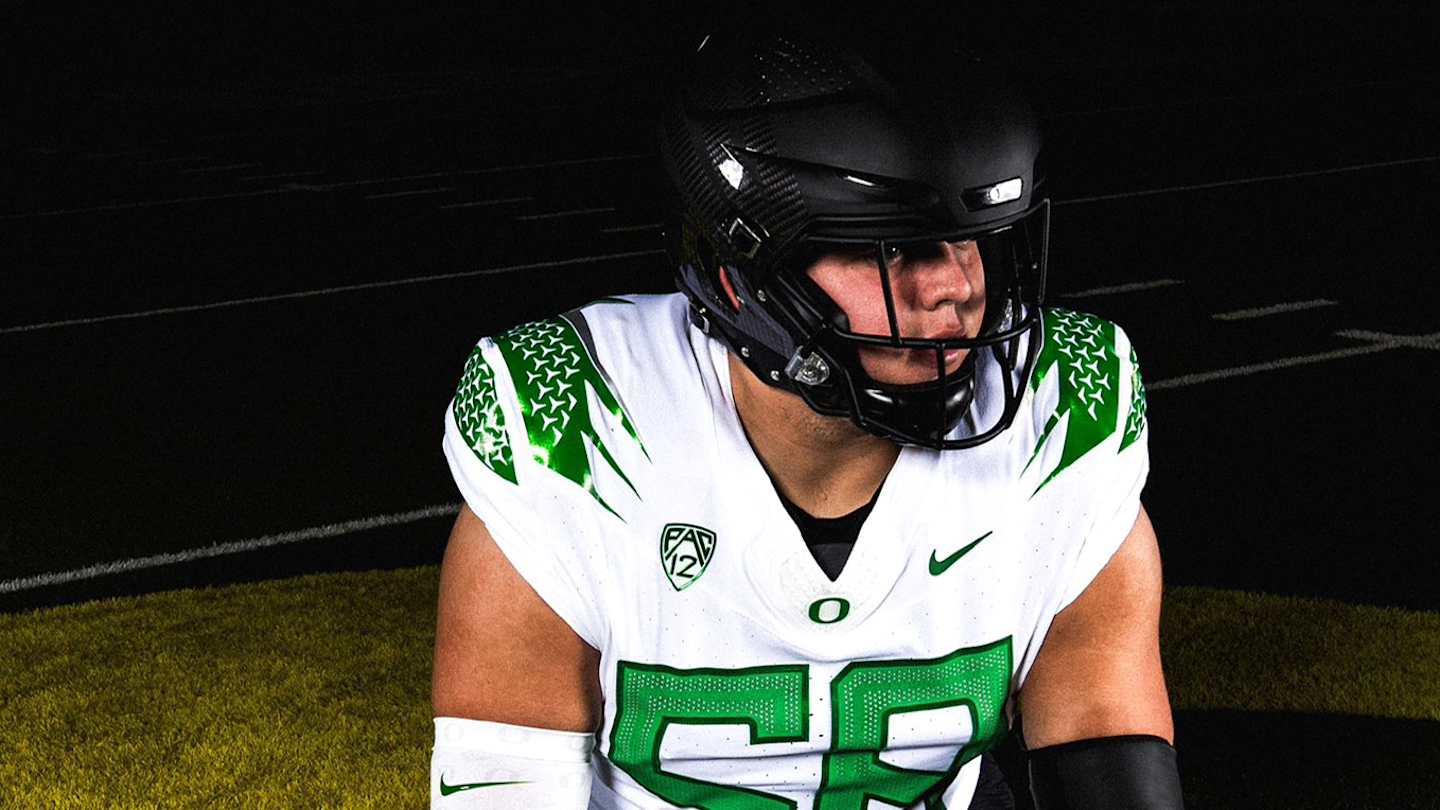 LOOK: No. 8 Oregon Reveals Uniforms for Showdown With No. 13 Utah