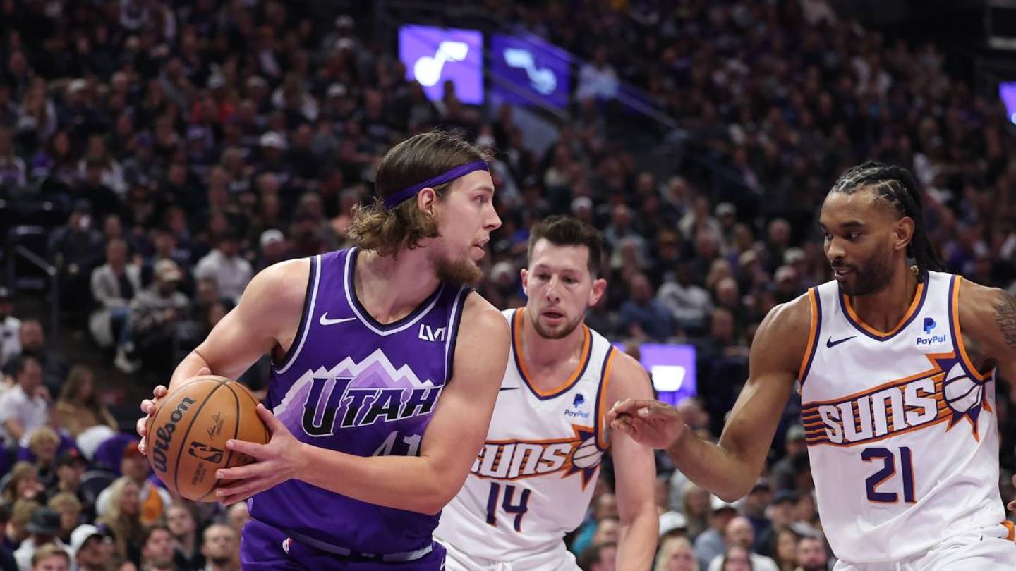 Suns Defeat Jazz, Stay Alive for In-Season Tournament