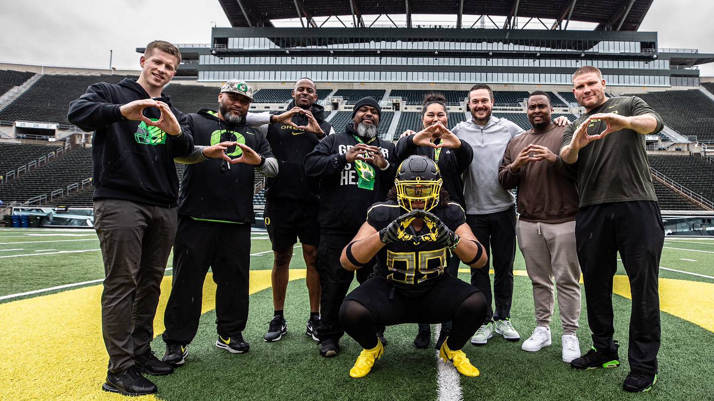 Jericho Johnson, All-American Defensive Lineman Commits to Oregon Ducks