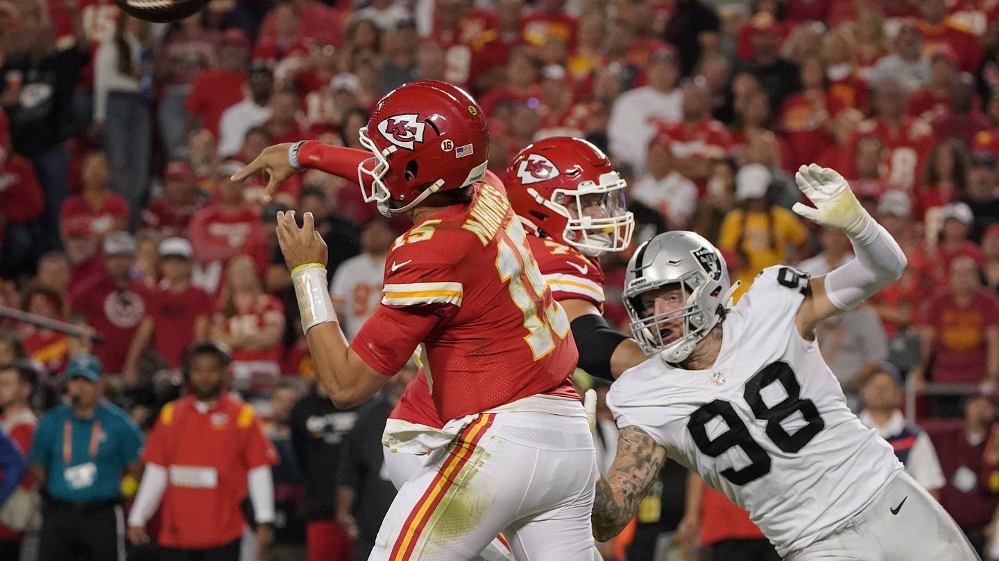 KC Chiefs Discuss Rivalry With, Respect for Raiders DE Maxx Crosby
