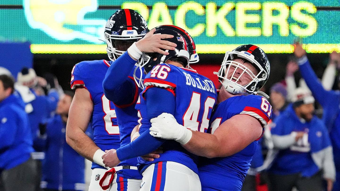 Giants Top Packers on Late Game Field Goal, 24-22
