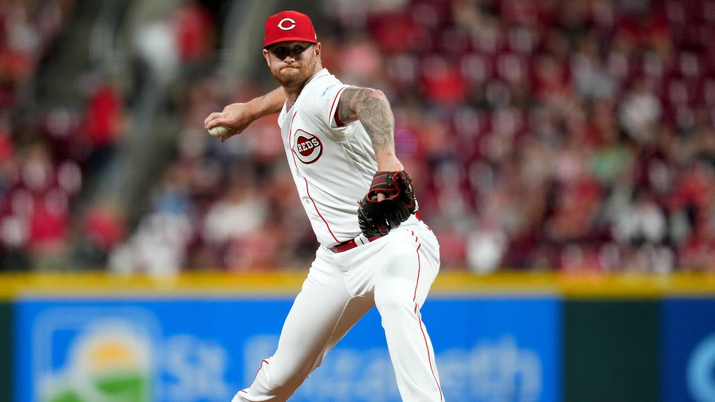 Former Cincinnati Reds Pitcher Signs with the Cleveland Guardians