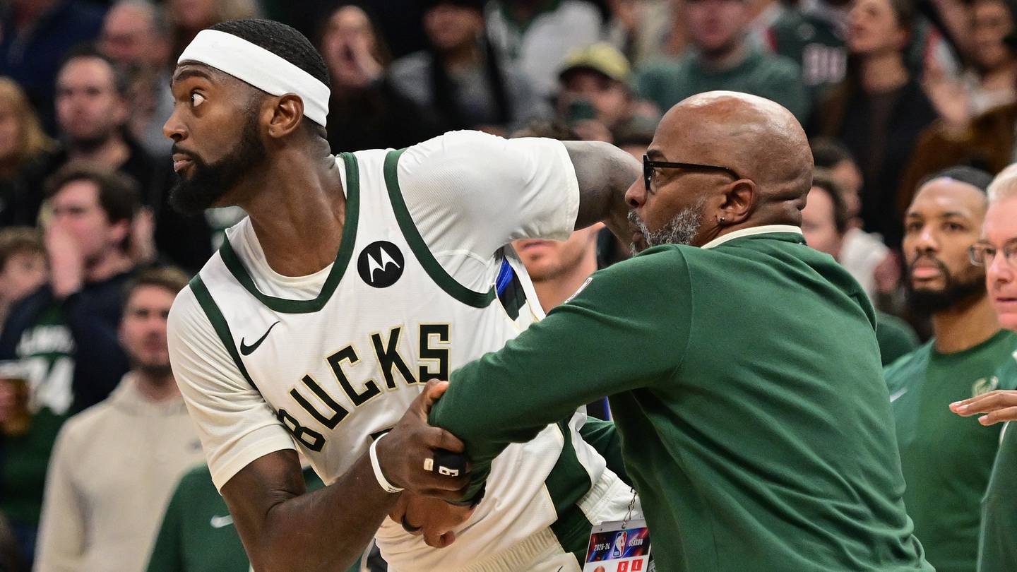Bobby Portis Jr. gets ejected from the game vs. the Indiana Pacers for ...