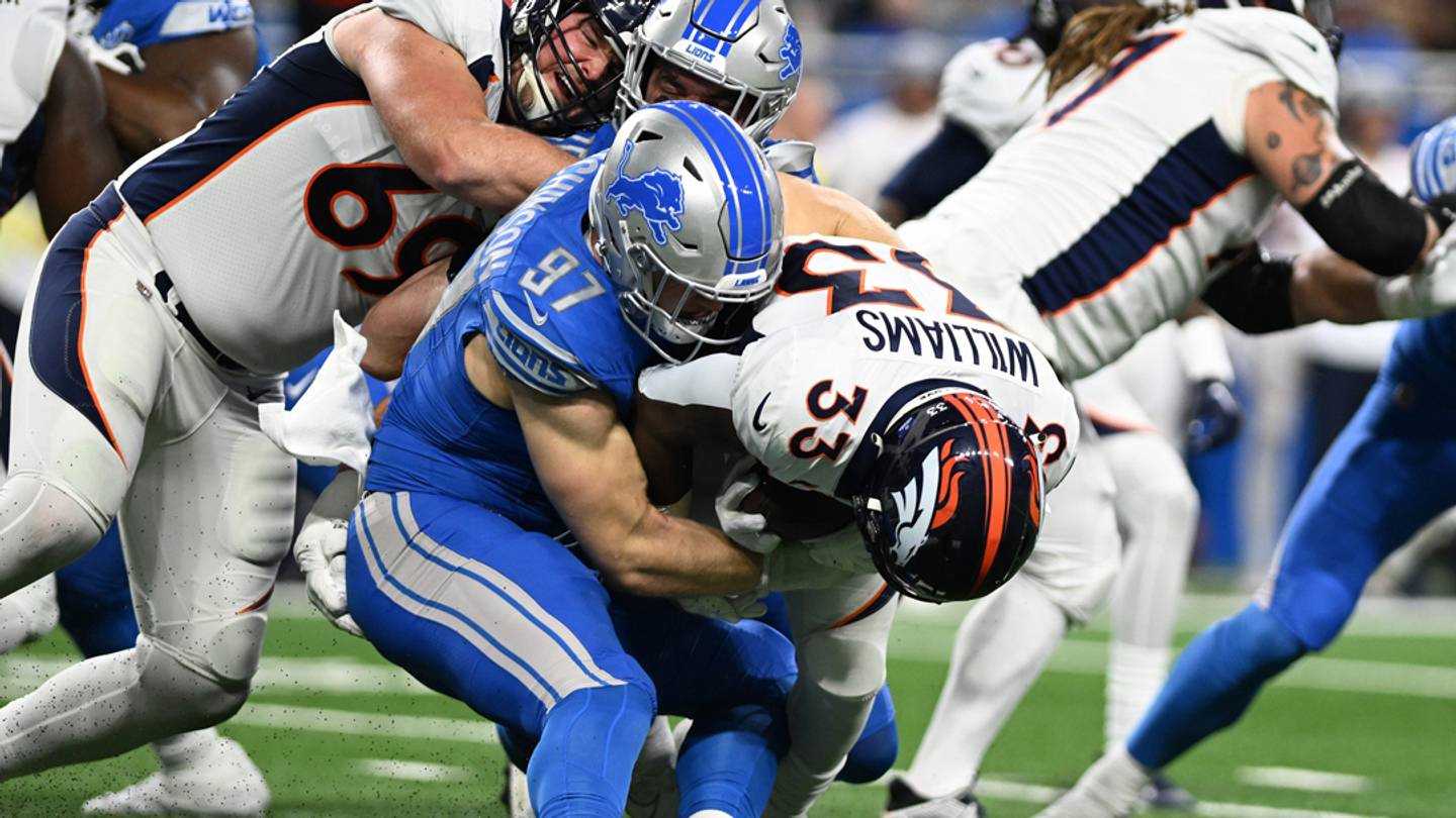 Aaron Glenn, Lions Defense Praised for Pressuring Russell Wilson