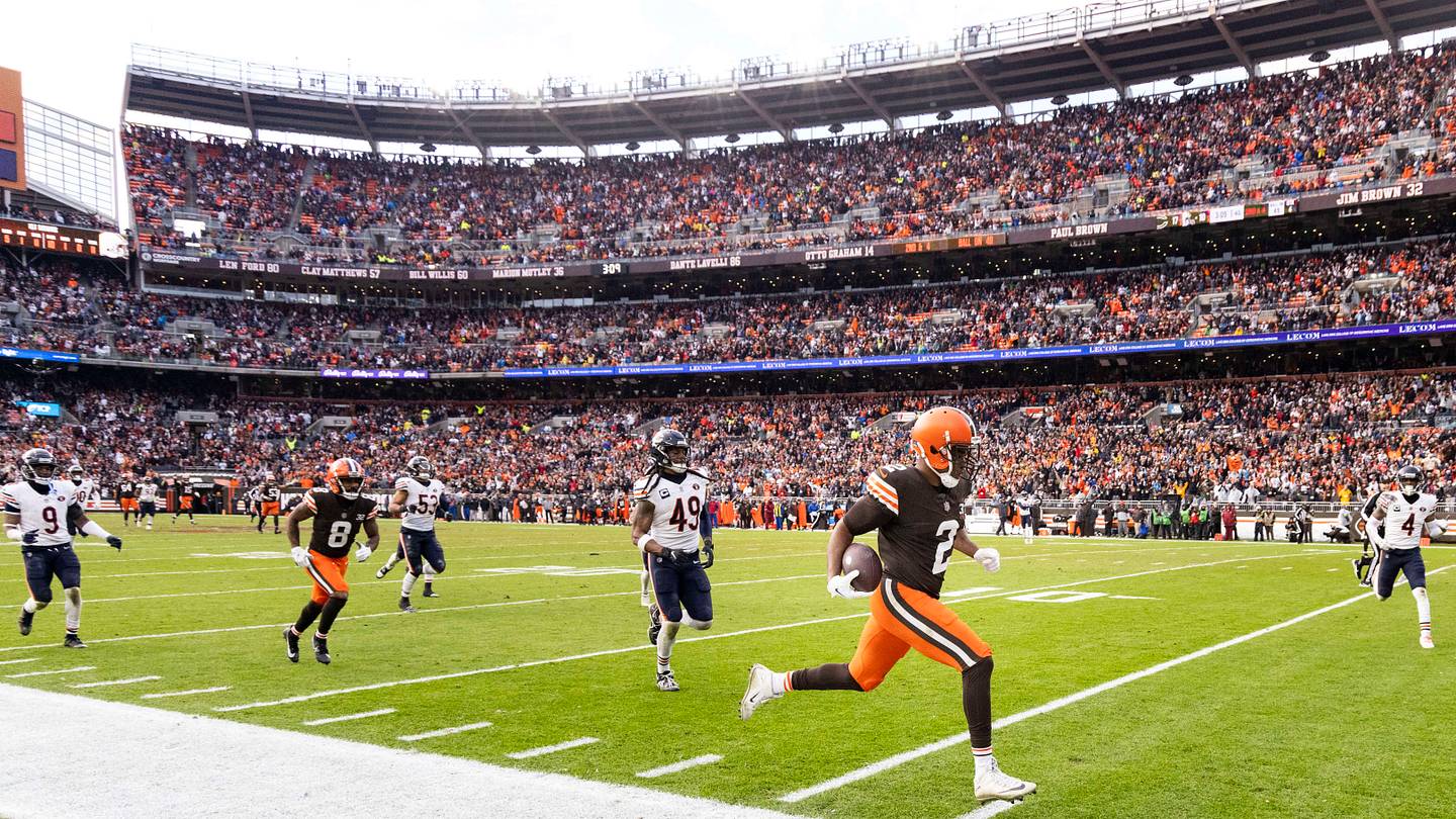 Must See: Amari Cooper Ties Up The Game With a 51 Yard Touchdown