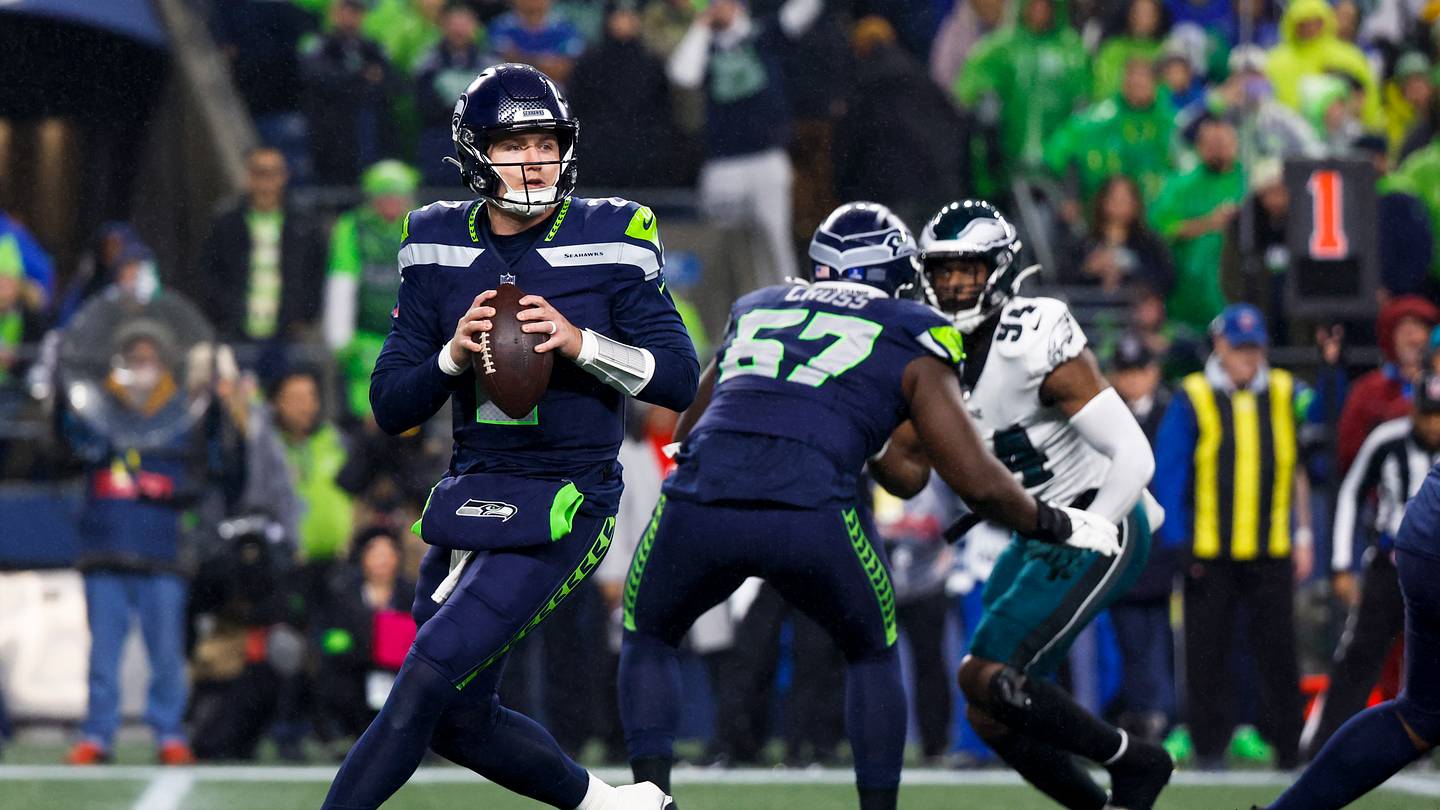 Seattle Seahawks Trail Philadelphia Eagles at Halftime After Pregame Chaos