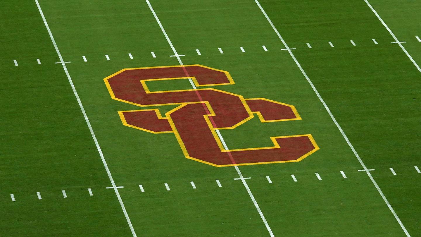 USC Football: Trojans Offer 2025 Offensive Lineman Malachi Goodman