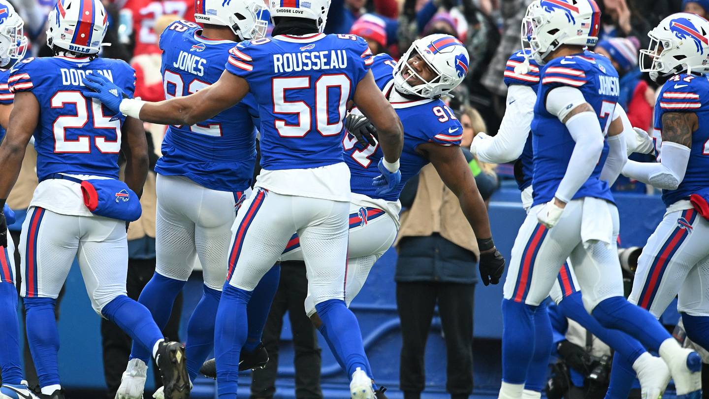 Buffalo Bills Take 20-14 Lead to Halftime After Turnovers Run Rampant